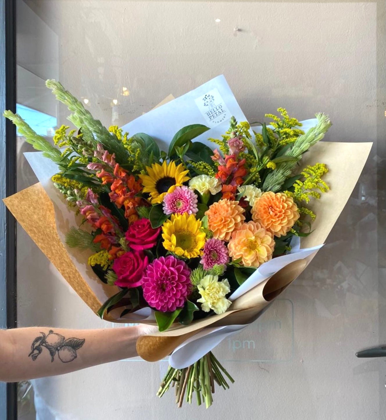 Bright Side Flow Bouquet | Hello Petal Flowers