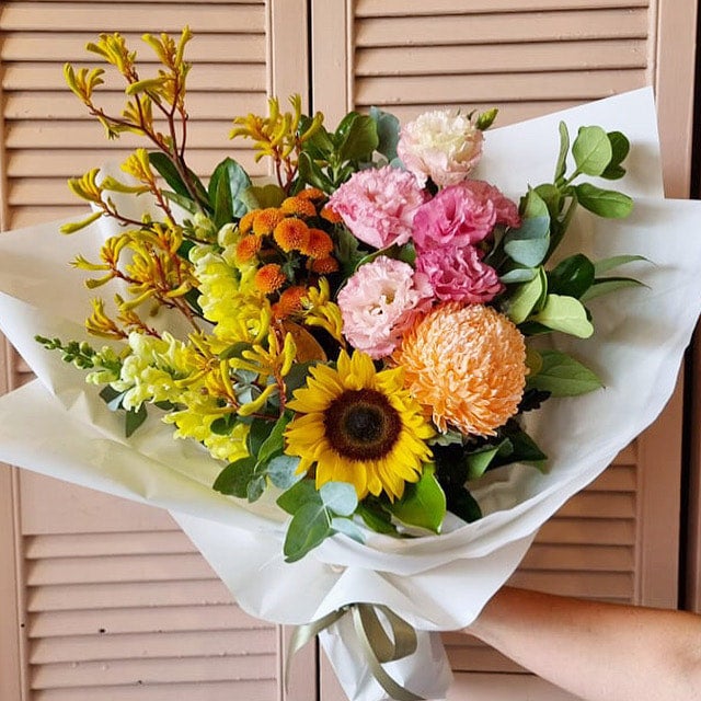 Bright Side Bouquet | Vibrant & Cheerful Flower Arrangemen | Hello ...